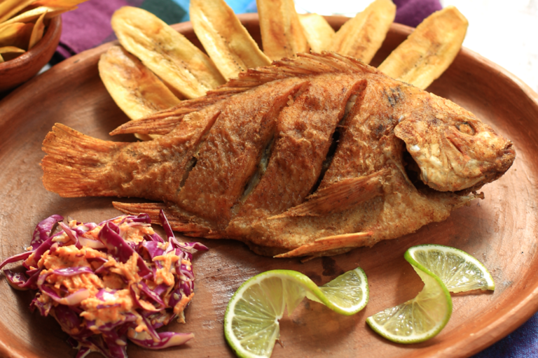 Yuca con chicharrón ¡delicia hondureña para almorzar o cenar!