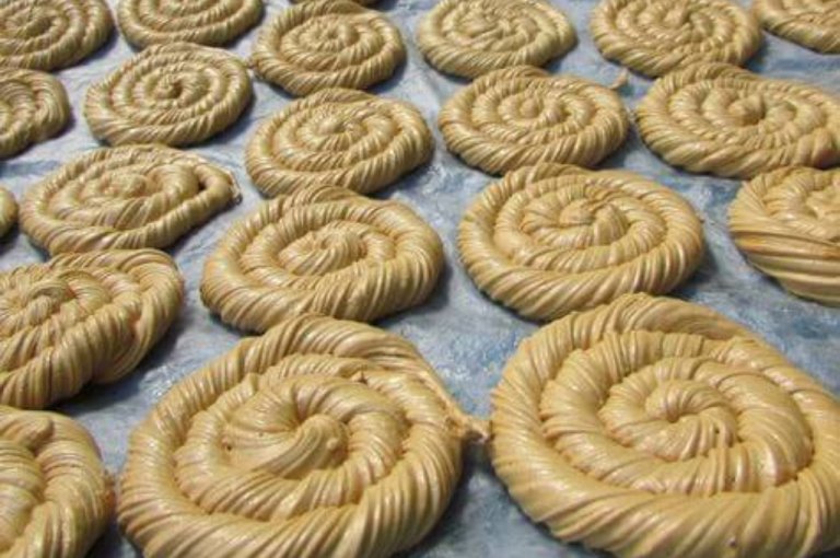 Alfiñiques o melcochas, un dulce tradicional hondureño lleno de memorias