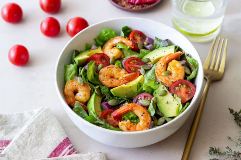 Ensalada de camarón con aguacate