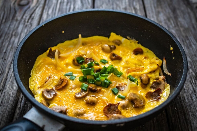 Tortilla de huevo y champiñones