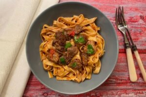 Pasta con fajitas de res