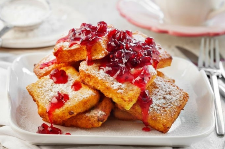 Tostadas francesas con mermelada de fresa